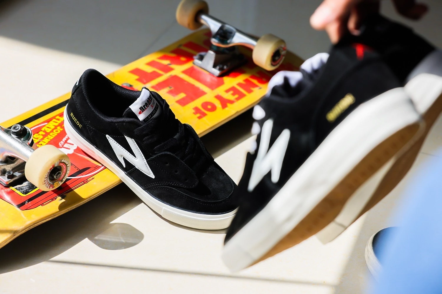 Breaker ขายรองเท้า 3 ข้าง ลิมิเต็ด อิดิชั่น โดนใจสายสเก็ตบอร์ด