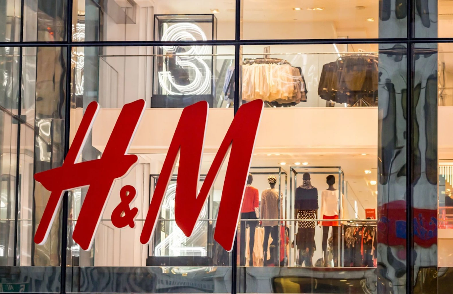 Zara และ H&M แบรนด์ฟาสต์แฟชั่นยักษ์ใหญ่ หยุดกิจการชั่วคราวในรัสเซีย