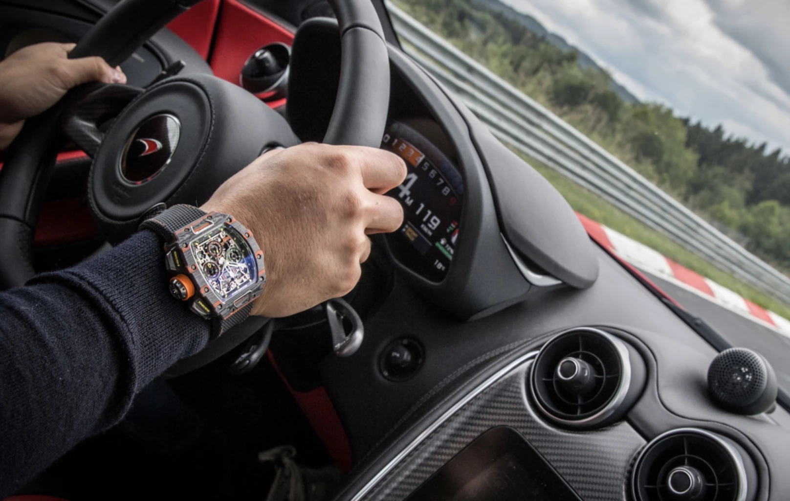 ส่องนาฬิกา Richard Mille RM11-03 Mclaren ราคา 21 ล้าน ของสามี แยม ธมลพรรณ์
