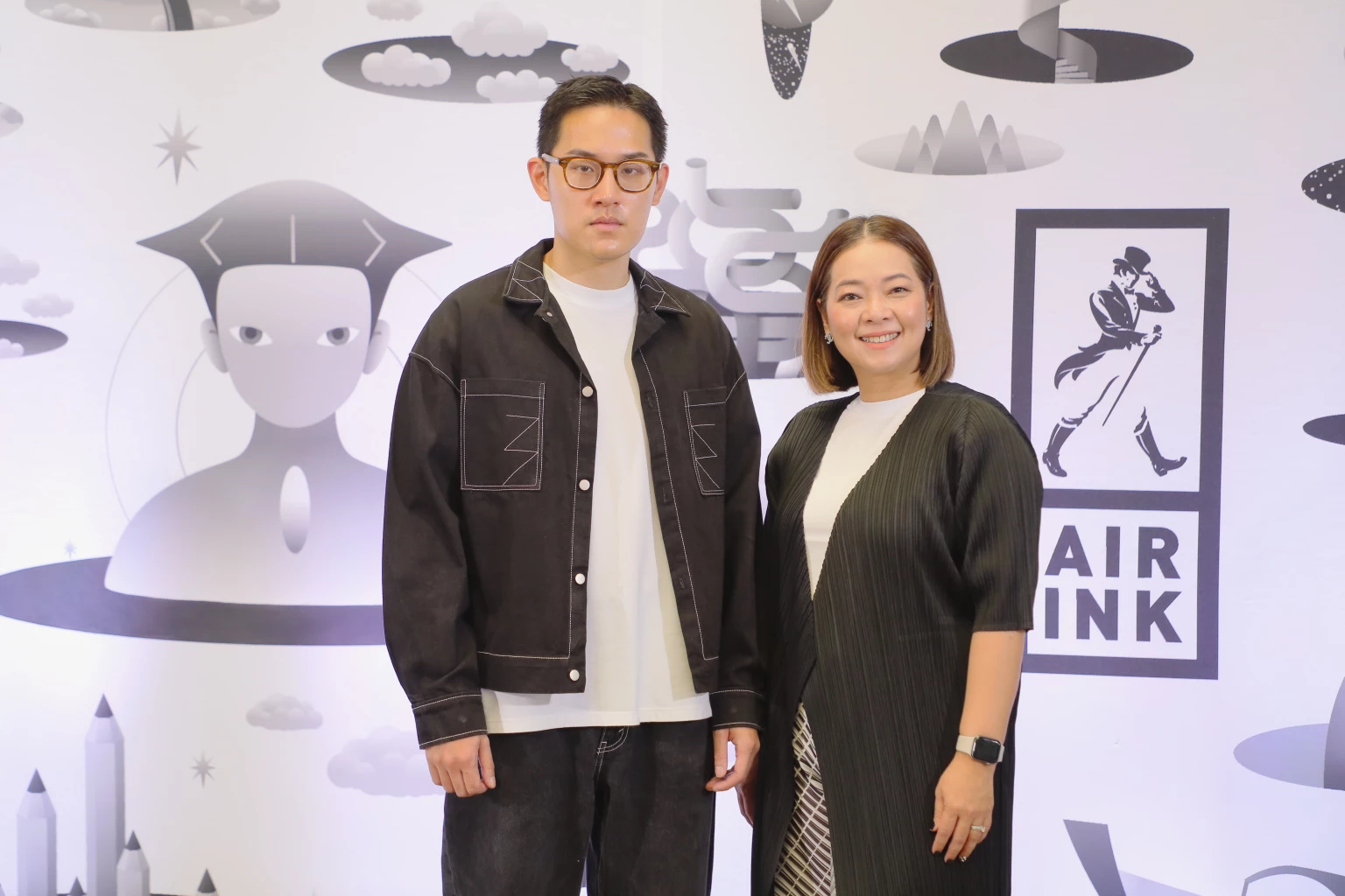 จอห์นนี่ วอล์กเกอร์ ร่วมศิลปิน “ก้องกาน” สร้างศิลปะจากหมึกจากฝุ่นควันมลพิษ