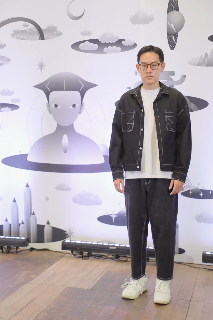 จอห์นนี่ วอล์กเกอร์ ร่วมศิลปิน “ก้องกาน” สร้างศิลปะจากหมึกจากฝุ่นควันมลพิษ