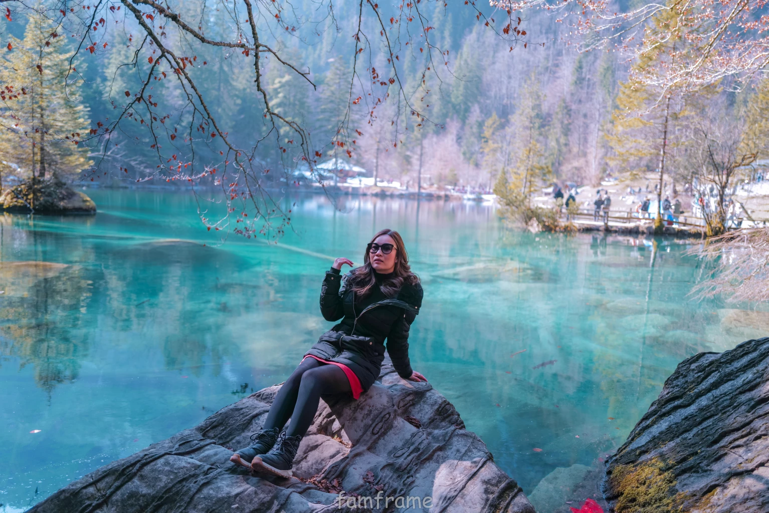 ทะเลสาบสีฟ้า กับตำนานน้ำตาแห่งความรักของหญิงสาว “Blausee Switzerland”