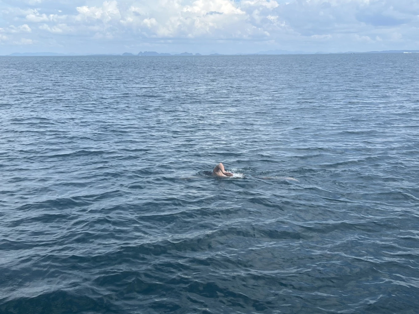 รู้จัก ทราย สก๊อต ทายาทตระกูลดัง หลังว่ายน้ำข้ามทะเลตัวเปล่า 30 กิโลเมตร