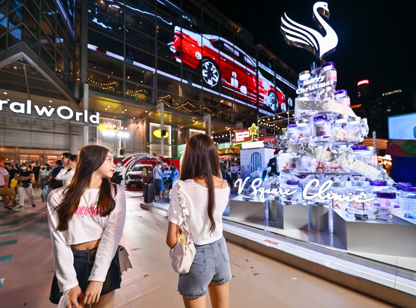 เทศกาลสีสัน ความสุขเริ่มขึ้นแล้ว "centralwOrld Embracing Happiness 2023"