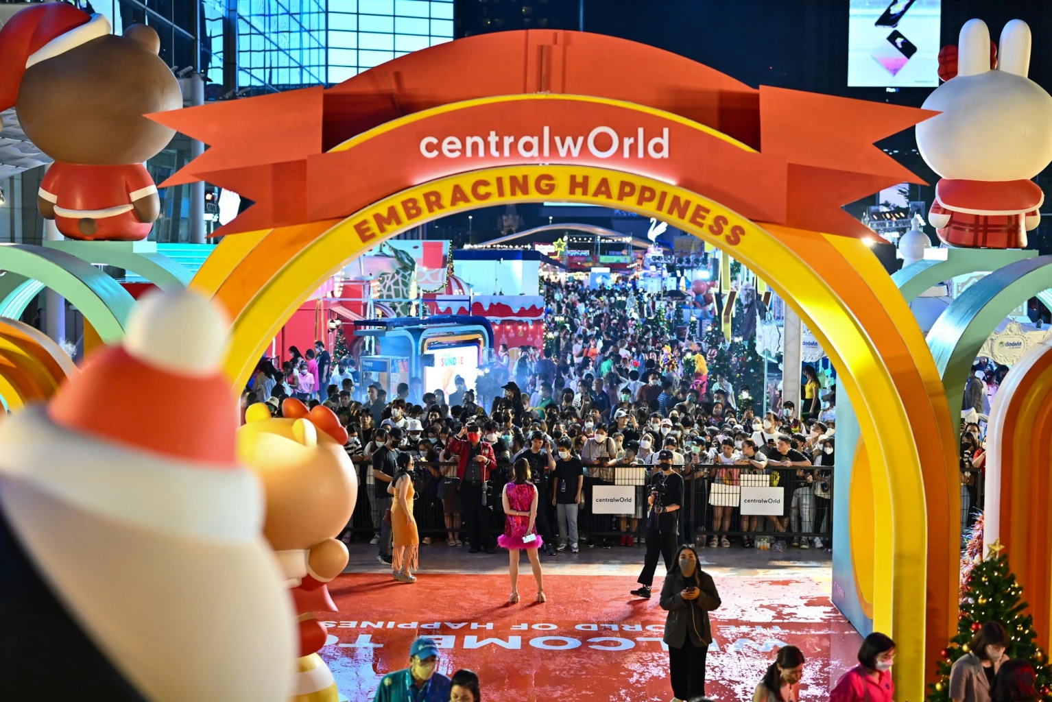 เทศกาลสีสัน ความสุขเริ่มขึ้นแล้ว "centralwOrld Embracing Happiness 2023"