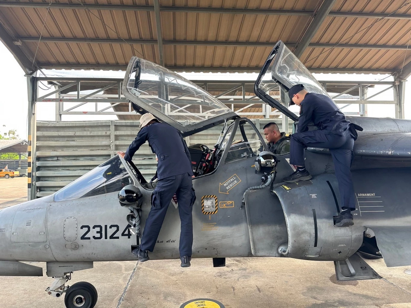 ทอ.ส่ง “Alpha Jet” ร่วมกรมฝนหลวง ยิงพลุซิลเวอร์ไอโอไดด์ ยับยั้งพายุลูกเห็บ