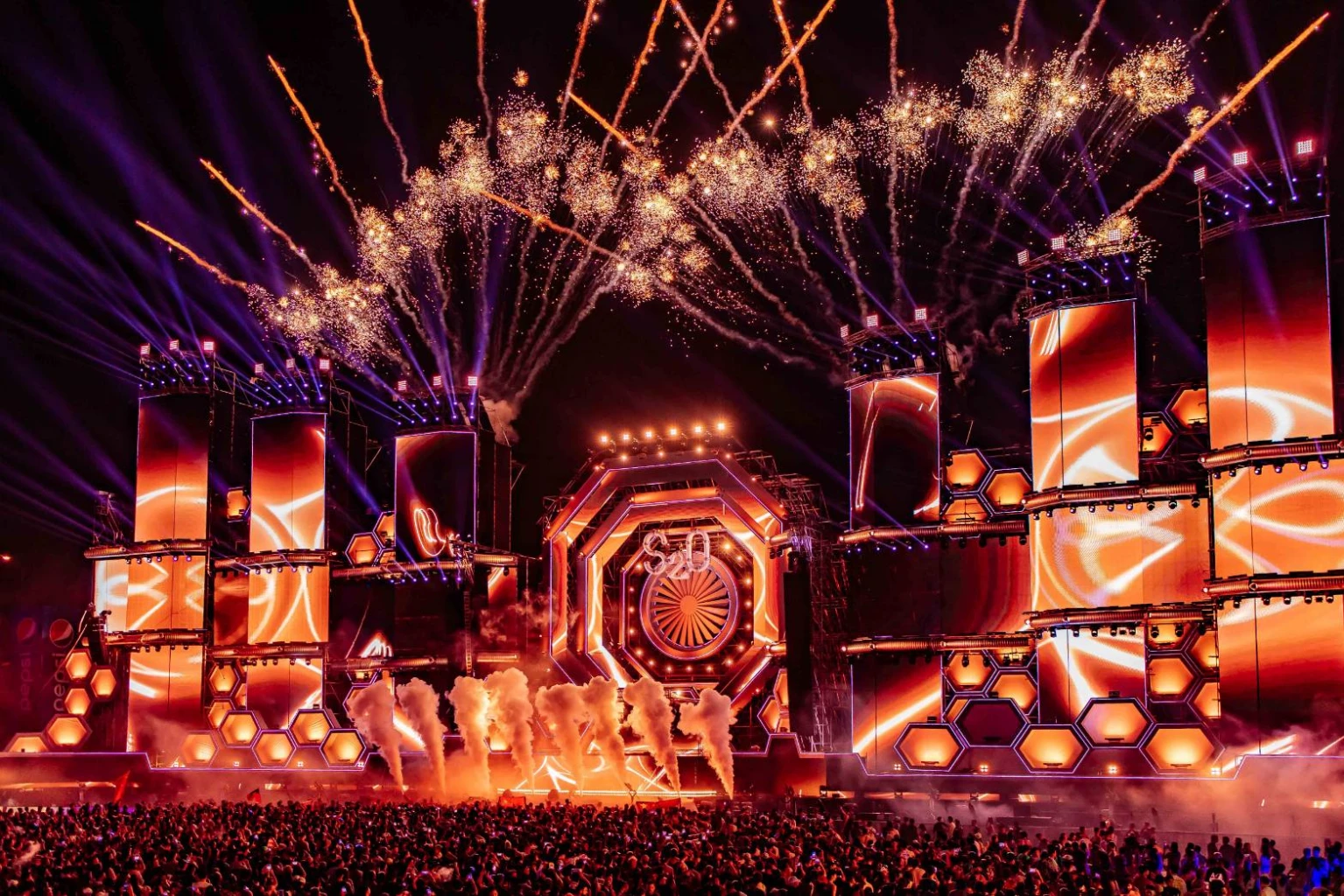 เทศกาลดนตรี S2O Songkran Music Festival 2023 : ร่างกายต้องการคอนเสิร์ต ...