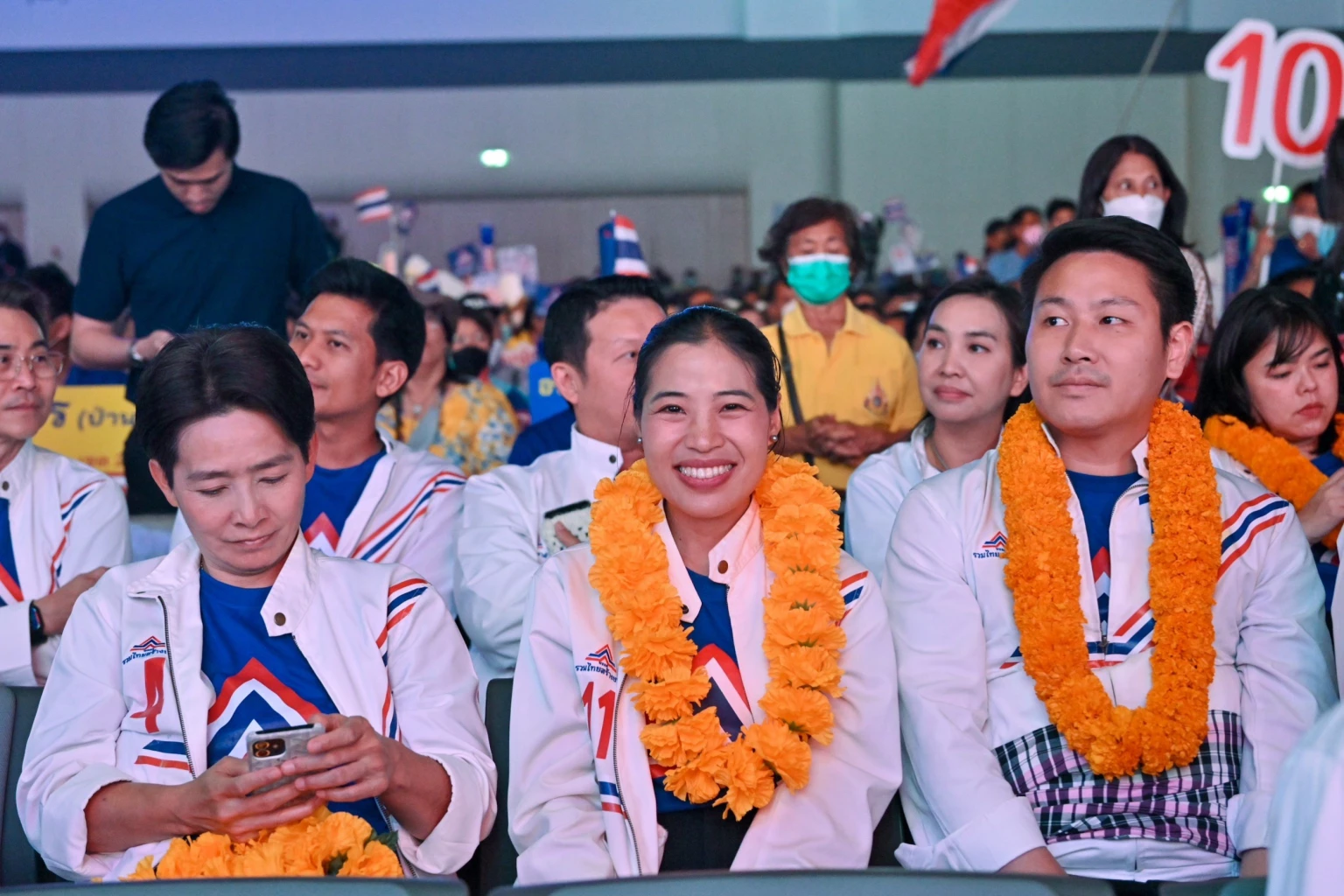 ลุงตู่ขึ้นเวที ย้ำ เลือกความสงบจบที่ลุงตู่