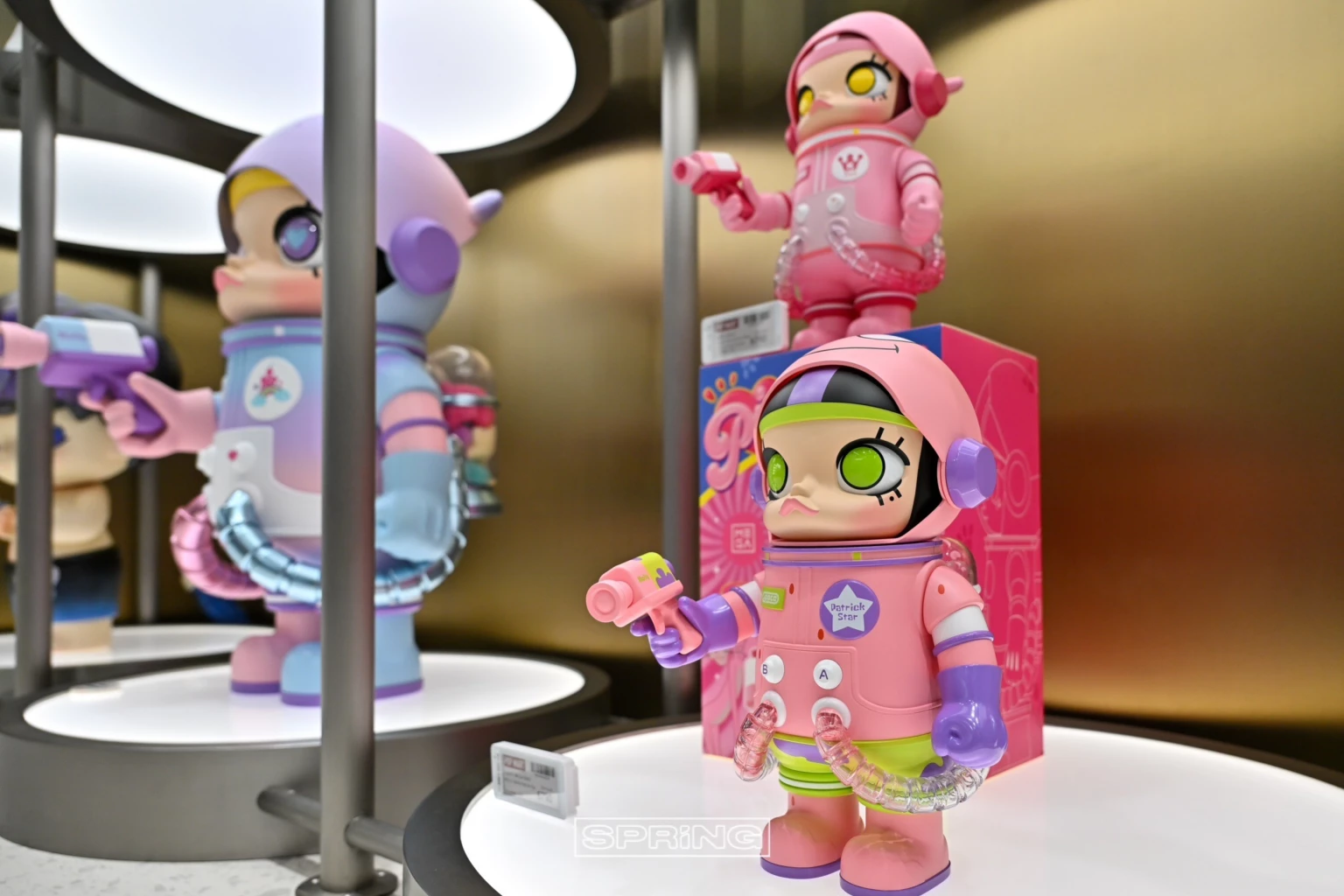 POP MART เปิดตัววันแรก สาวกอาร์ตทอยแห่รุมซื้อ!